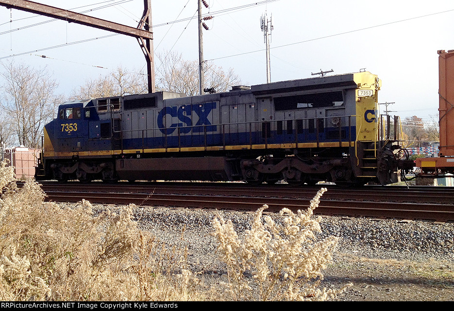 CSX C40-8W #7353 on Q706-16